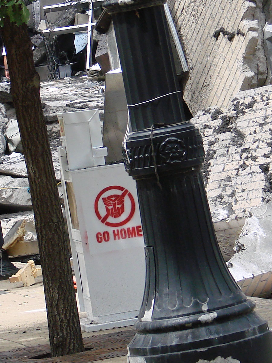 Possible Plot Details & More Photos from Transformers 3 - HeyUGuys