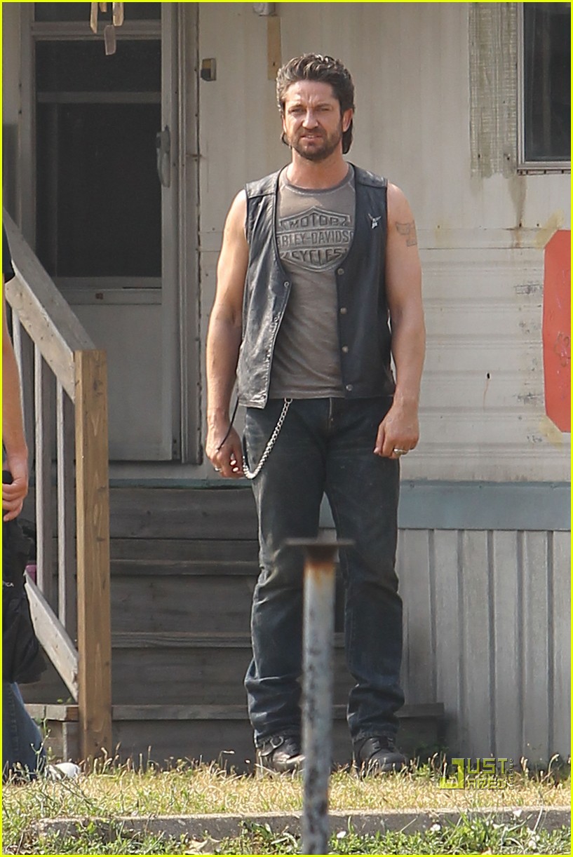 First Photos of Gerard Butler as the Machine Gun Preacher - HeyUGuys