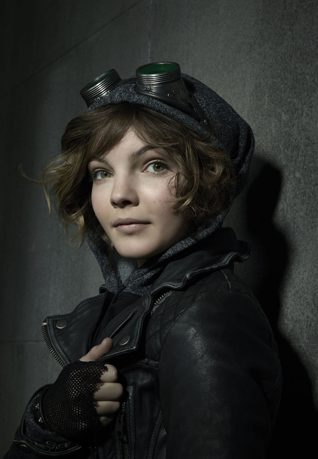 New Gotham Cast Images and Stills; Sneak Peek of The Flash Released