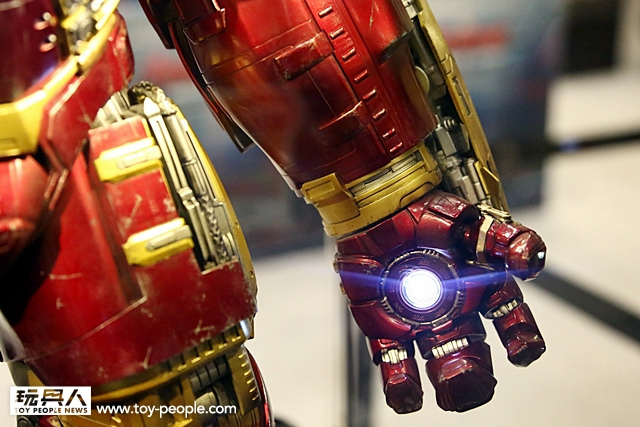 Close Up Look at the Hulkbuster from Avengers: Age of Ultron